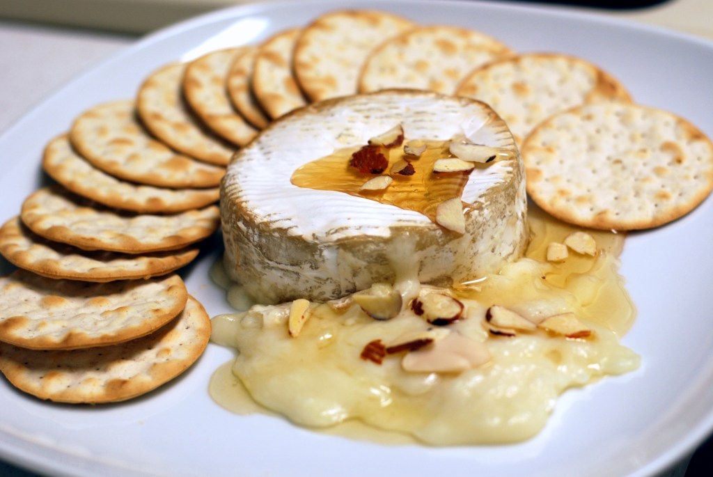 Baked Goat Brie with Honey and Almonds | food comas